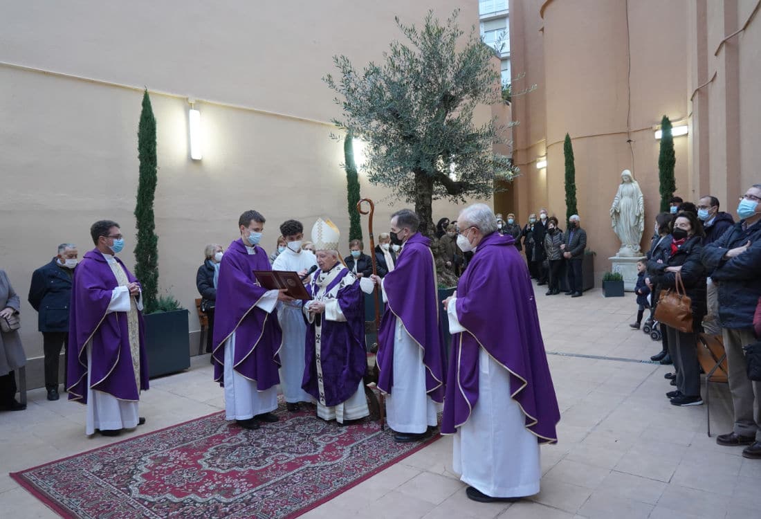 El Arzobispo visita San Andrés Apóstol, en Valencia, y bendice su ...