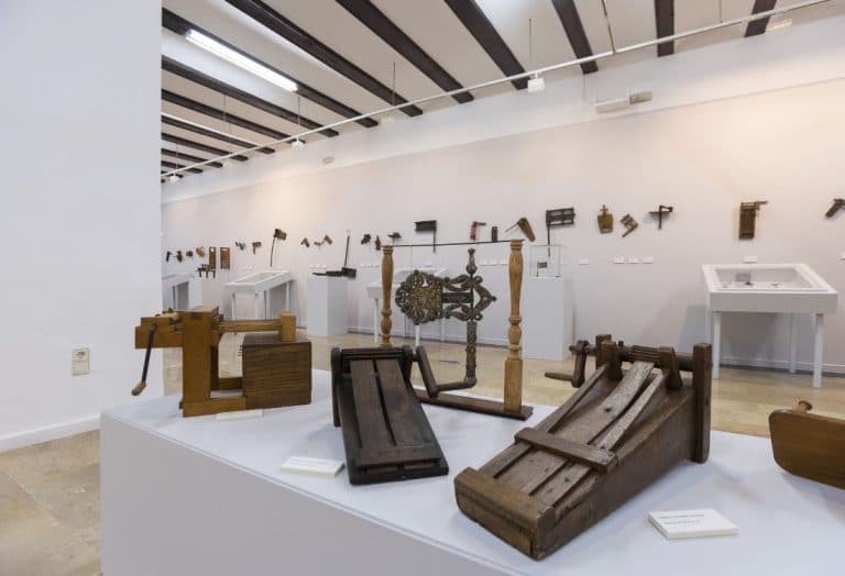 Una exposición explica los usos de las matracas: sonido de la Semana ...