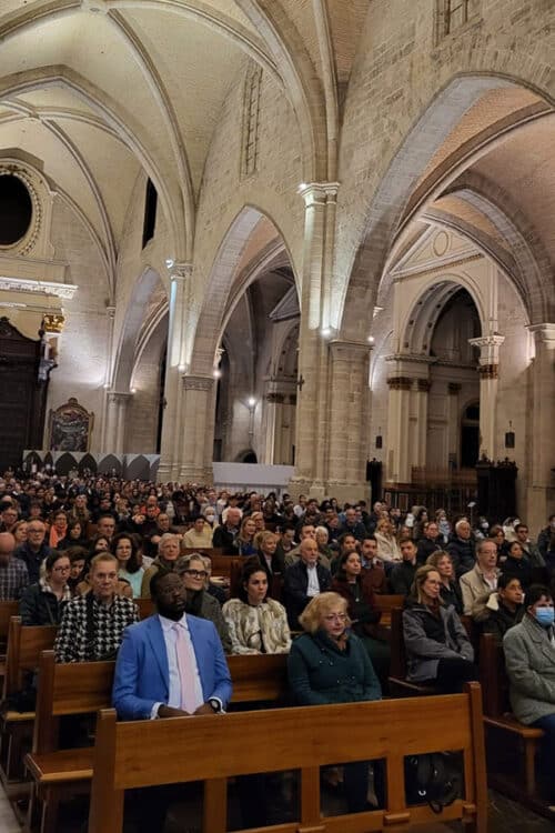 Misa del Gallo en la Catedral, oficiada por el Arzobispo ...