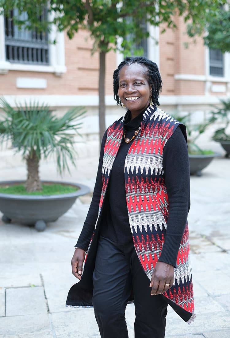 La científica keniana Florence Oloo, Premio Harambee 2023 ...