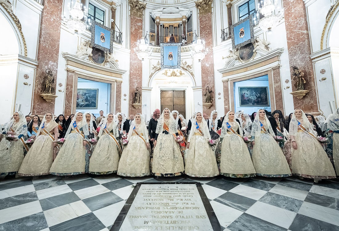 La Fallera Mayor de Valencia, recibida por el Arzobispo en la Basílica ...