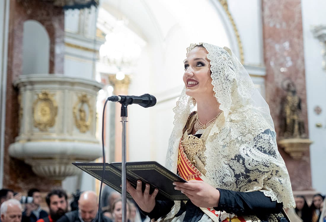 La Fallera Mayor de Valencia, recibida por el Arzobispo en la Basílica ...