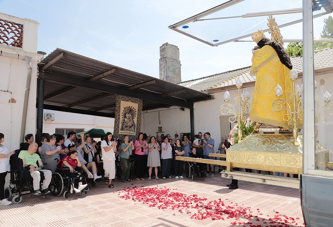 La imagen peregrina de la Mare de Déu visita Alginet - Archidiócesis de ...